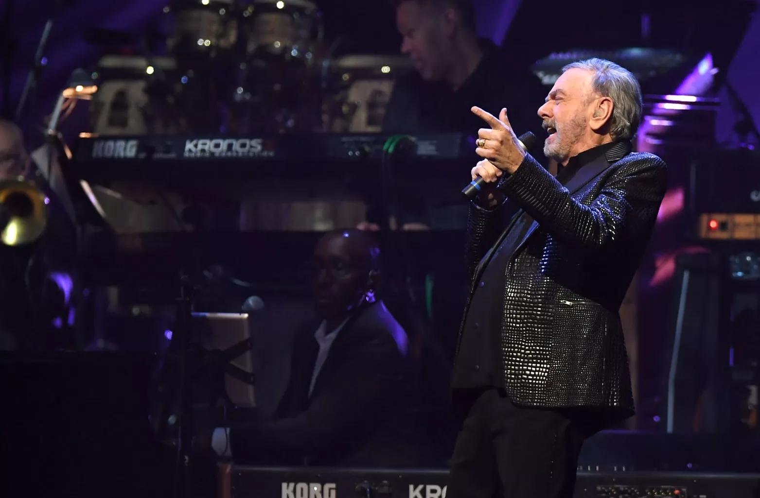 Neil Diamond Gives Surprise Performance, Along with Appearances from ...