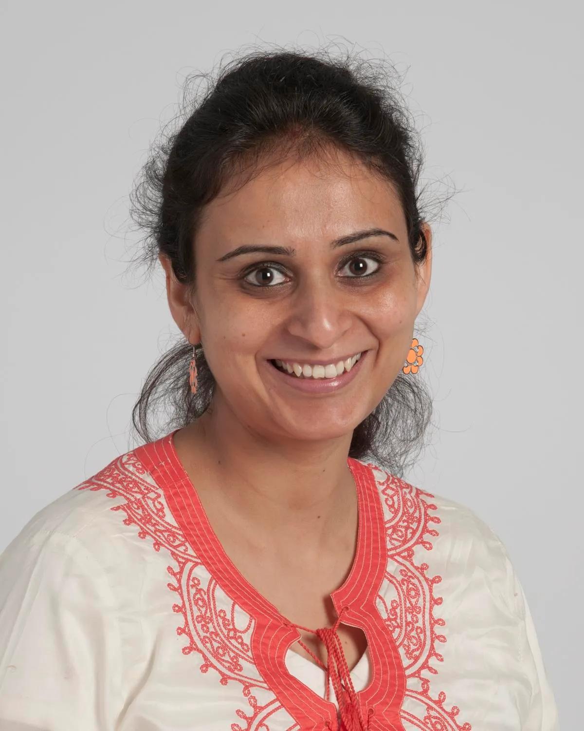 Dr. Mudita Bhatia, MD - North Olmsted, OH - Internal Medicine